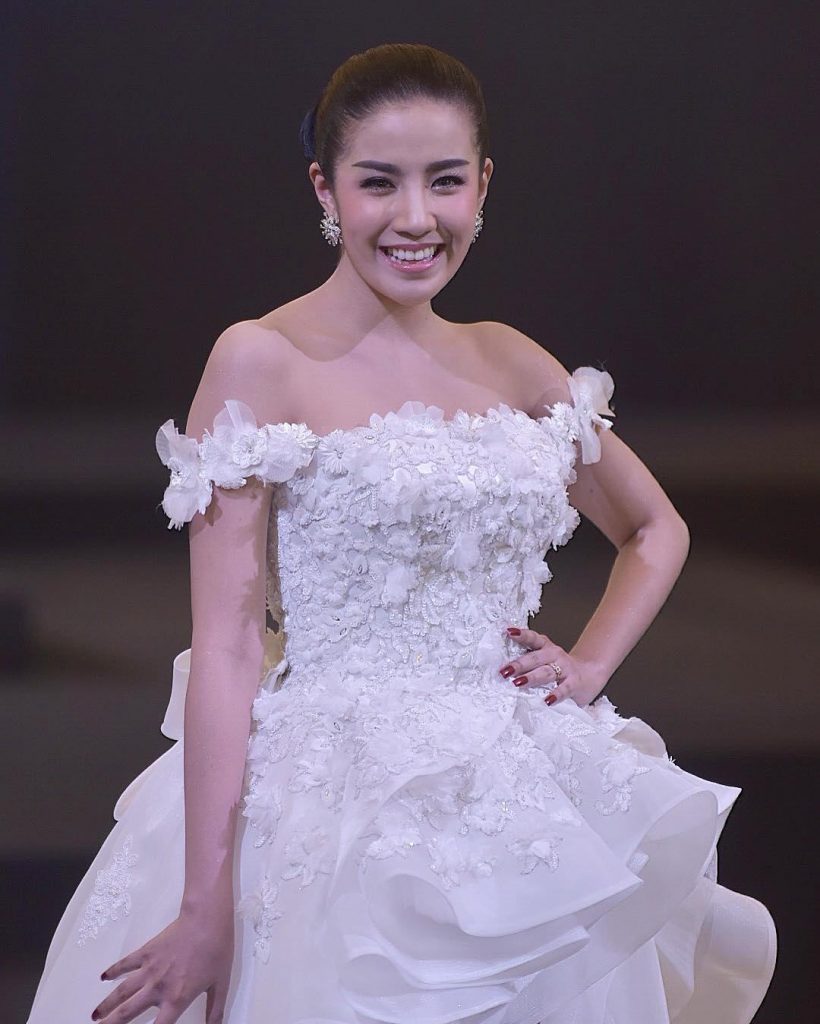 Finale Wedding Studio Collection 2016 - Thai Sirens